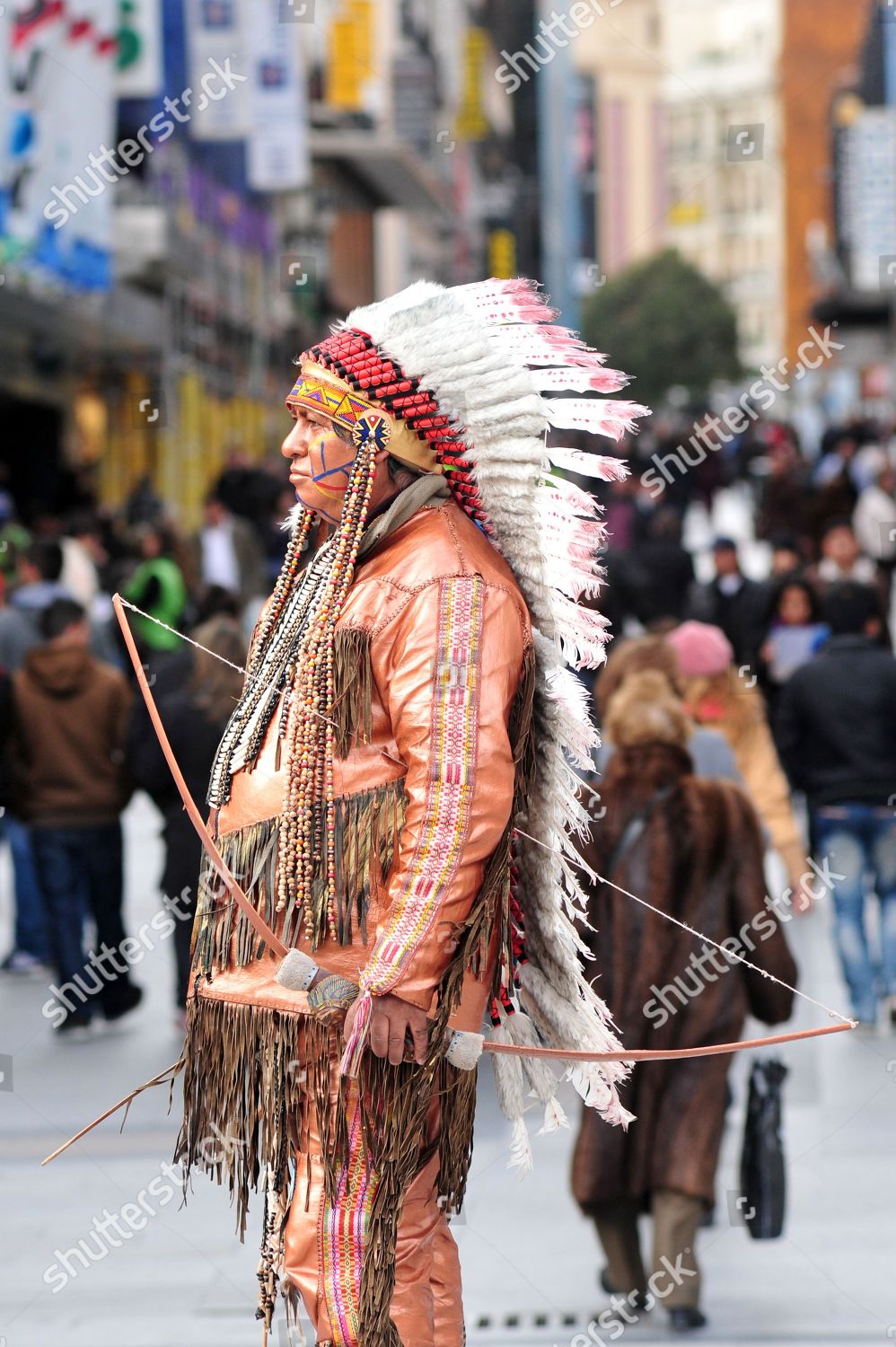 Native American Indian Living Statue Standing Editorial Stock Photo ...
