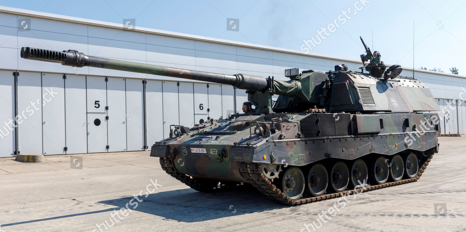 GERMAN ARMY'S SELF-PROPELLED ARMOURED HOWITZER CALLED Editorial Stock ...
