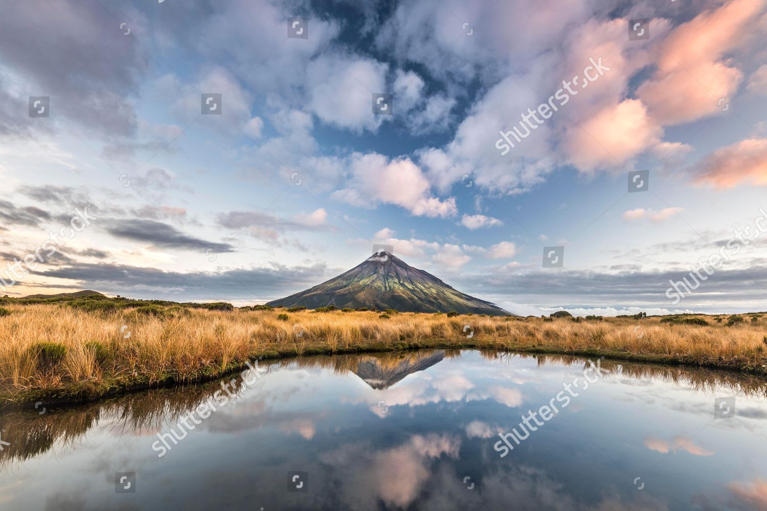 Stratovolcano Mount Taranaki Mount Egmont Reflected Editorial Stock ...