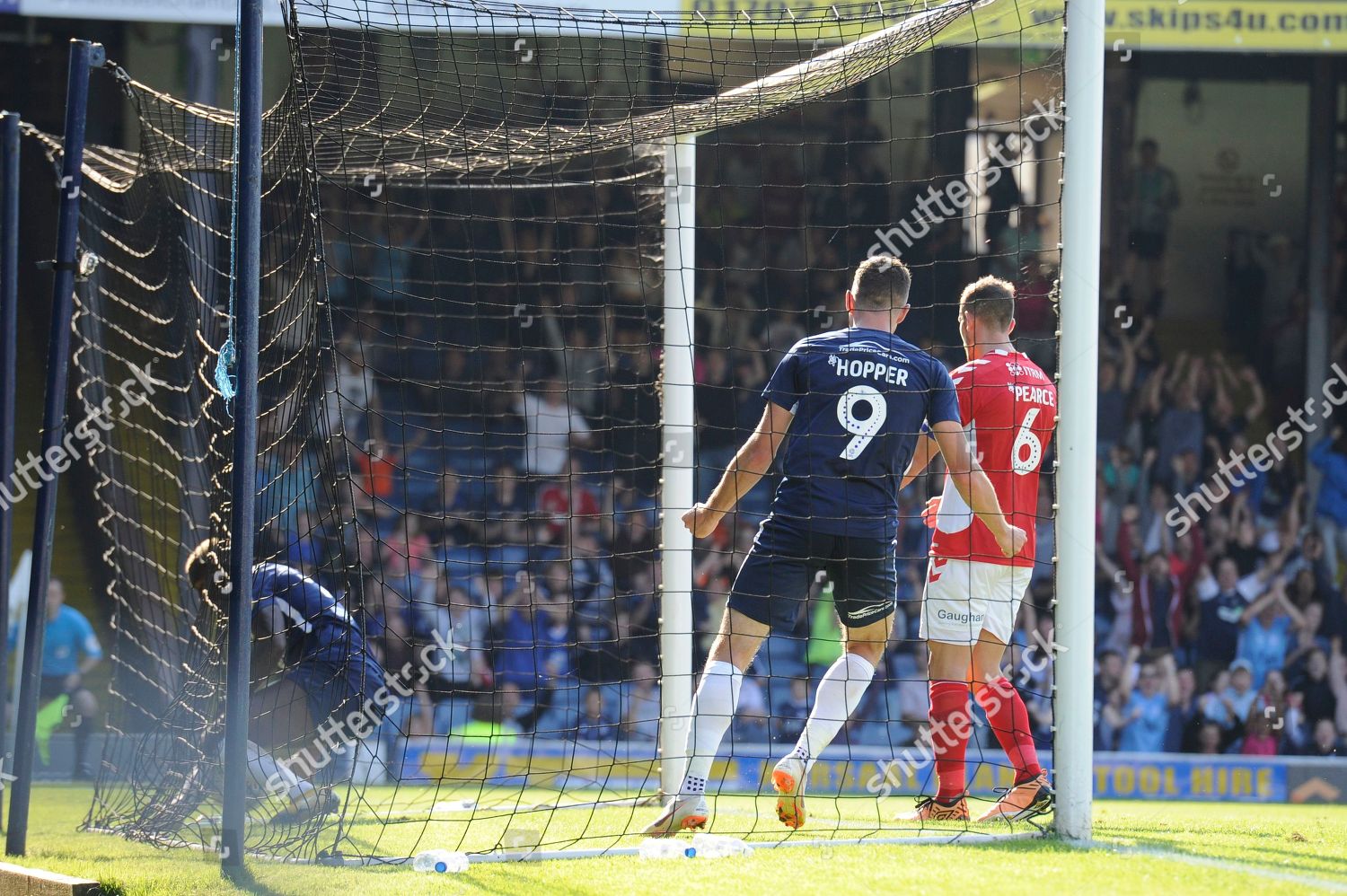 Theo Robinson Southend United Scores Equalising Editorial Stock Photo ...