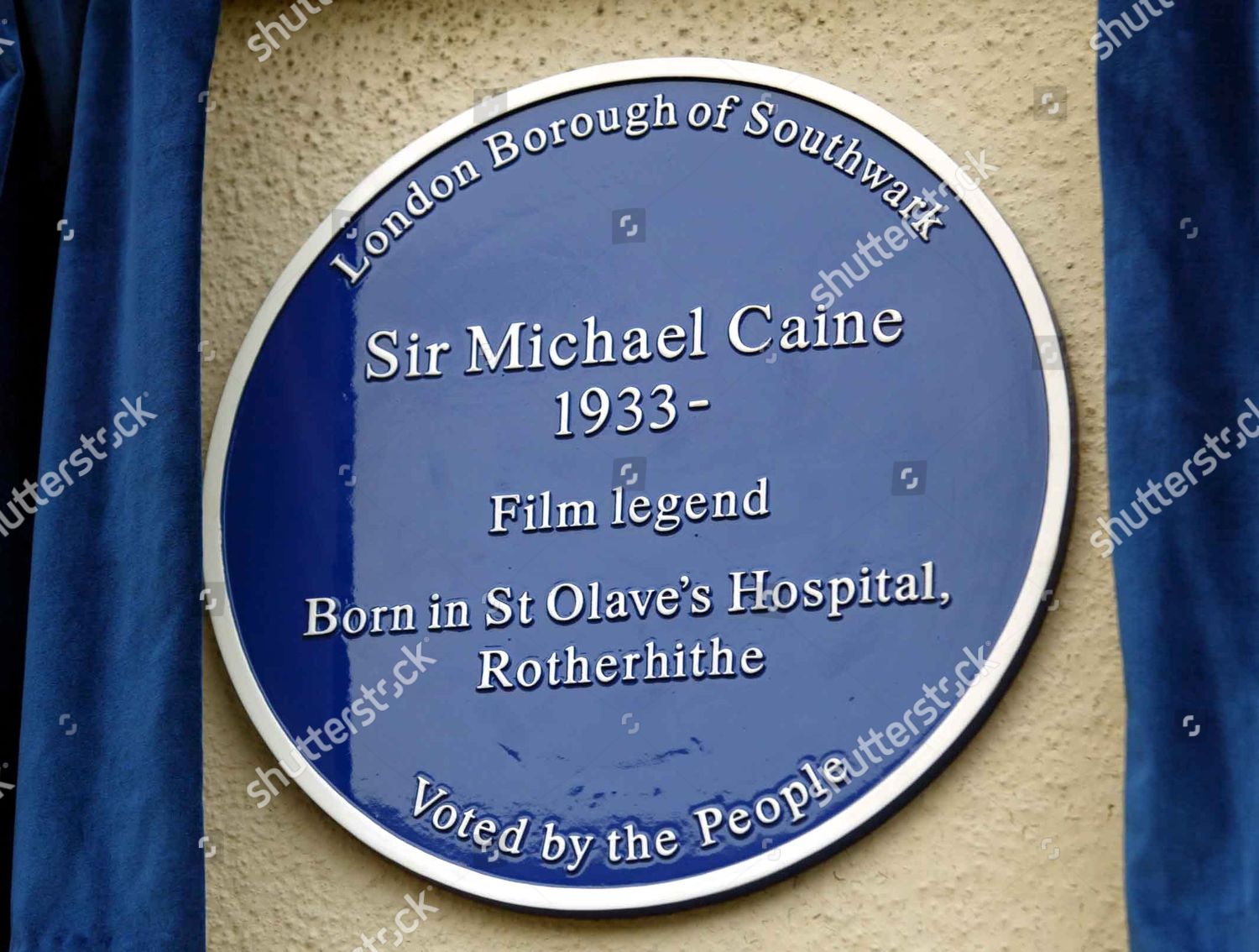fotos de Sir Michael Caine Blue Plaque Unveiling - Foto de stock de ...