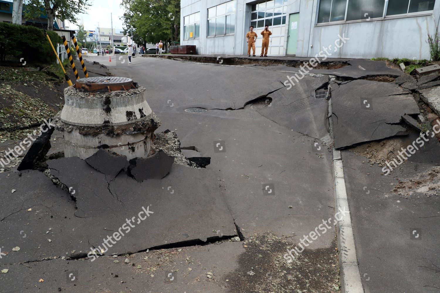 People Look Collapsed Road Following Powerful Editorial Stock Photo ...