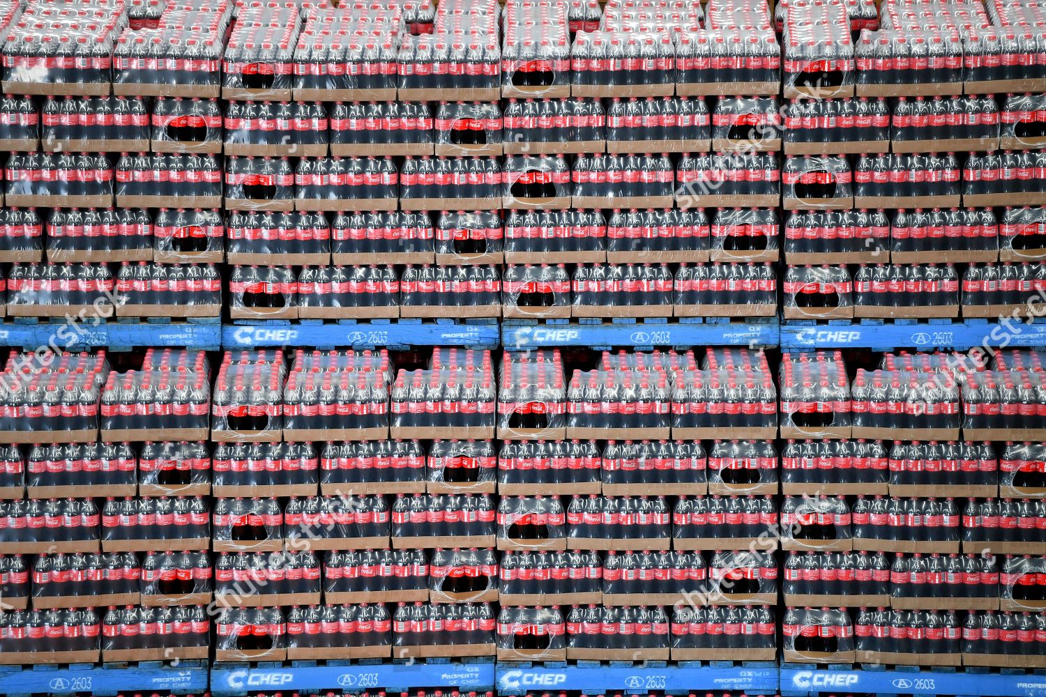 Boxes Cocacola Sit On Pallets Coca Redaktionelles Stockfoto – Stockbild ...