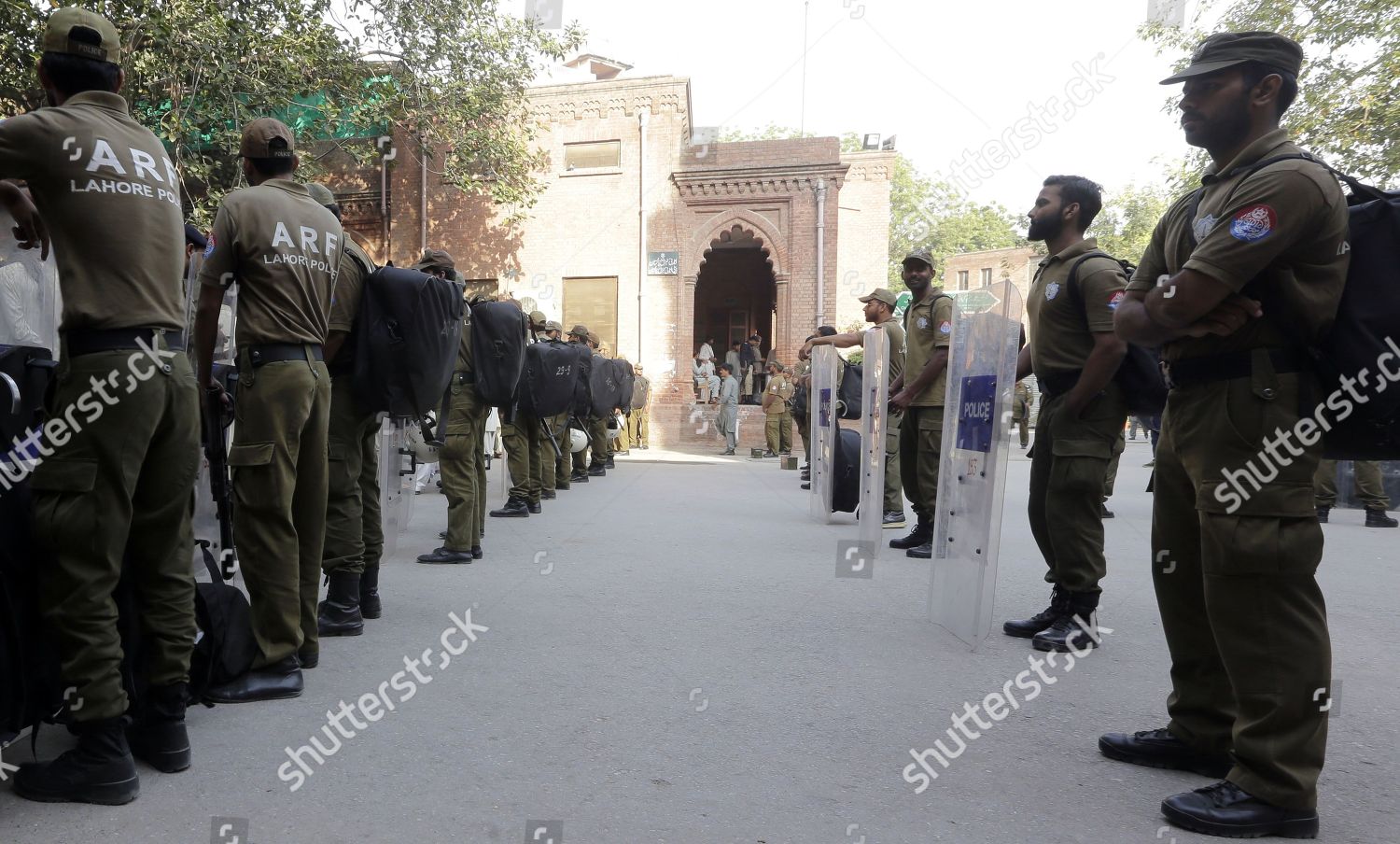 Pakistani Soldiers Stand Guard Outside Lahore Editorial Stock Photo ...