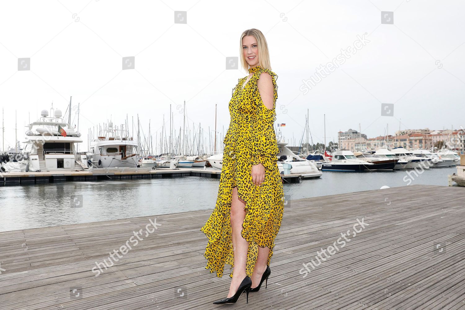Canadian Actress Lauren Lee Smith Poses Editorial Stock Photo - Stock ...