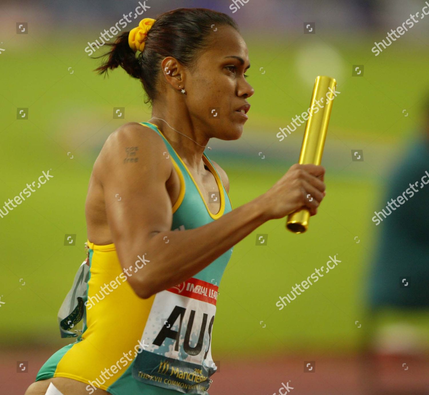 Australias Cathy Freeman Runs Womens 4x400 Editorial Stock Photo ...