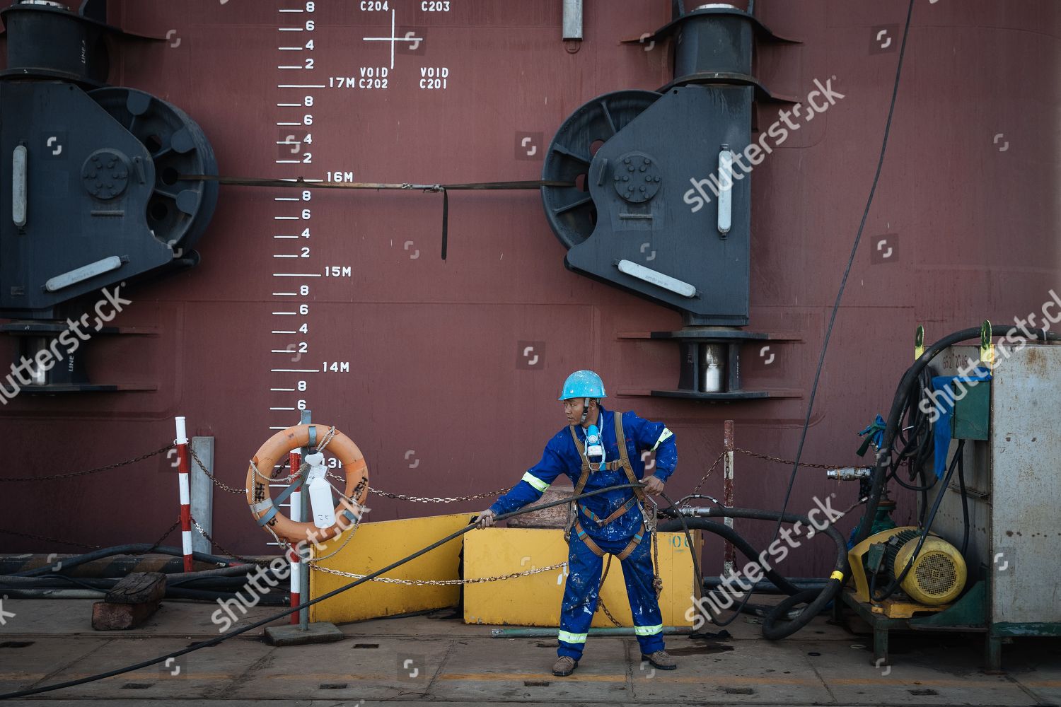 Employee Works Yantai Raffles Shipyard Yantai Editorial Stock Photo ...
