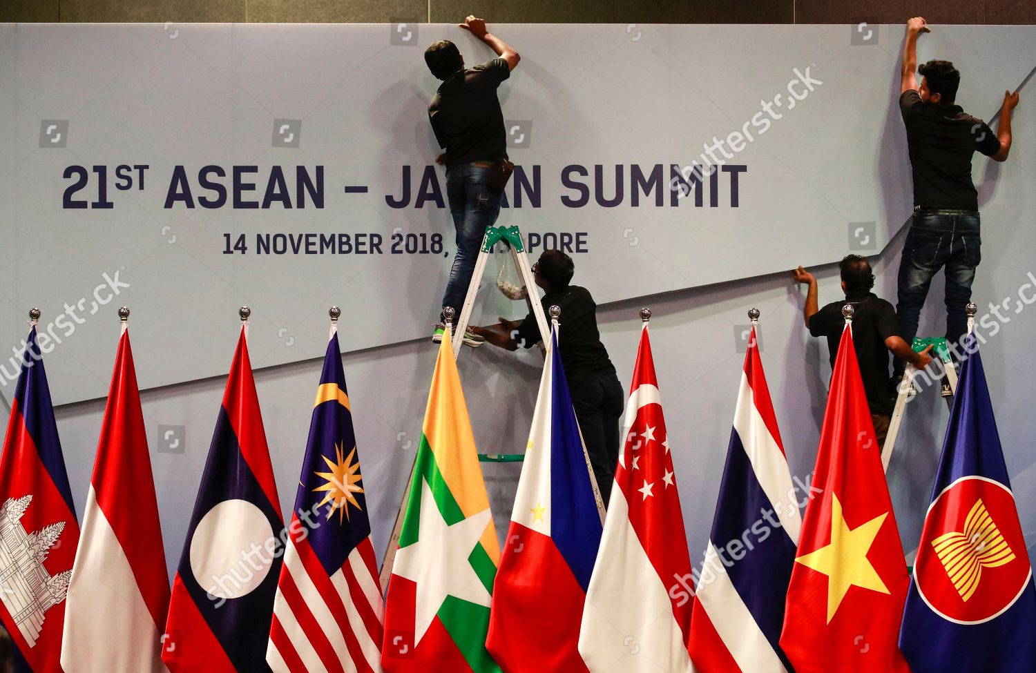 Men Prepare Backdrop Flags 21st Aseanjapan Editorial Stock Photo ...