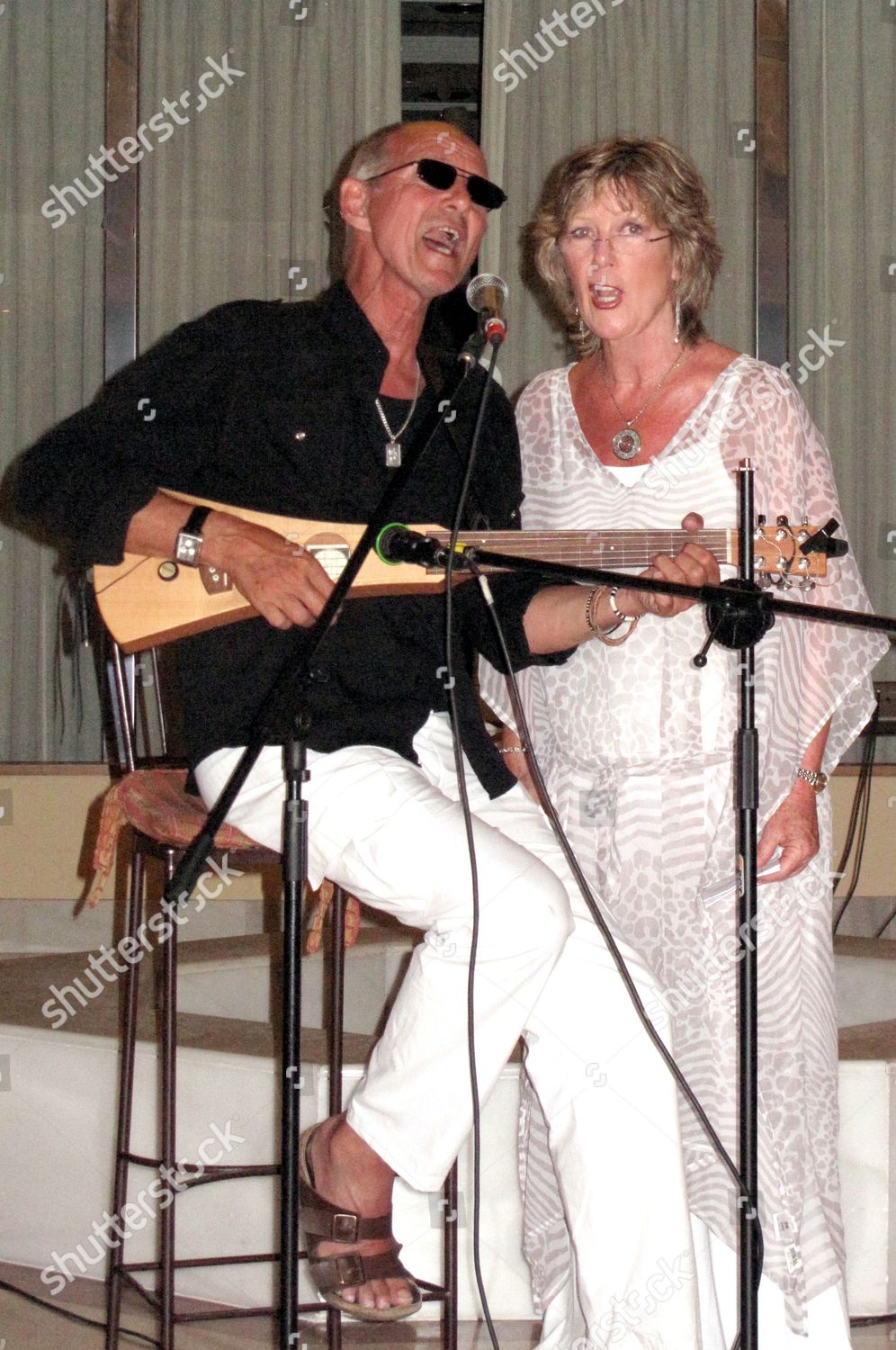 Noel Janus Singing Duet Sylvan Mason Editorial Stock Photo - Stock ...